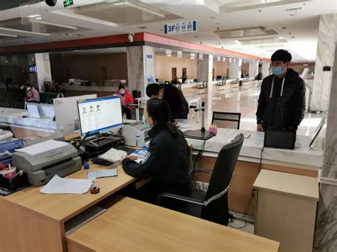【众志成城 抗击疫情】德令哈公安：面对疫情不退缩 便民服务不缺位澎湃号·政务澎湃新闻 The Paper