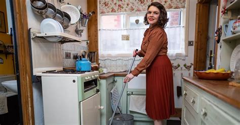 Midlands Woman Who Lives In A Complete 1940s Time Warp House Stoke On