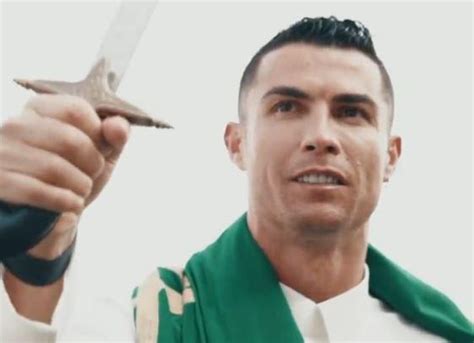 Cristiano Ronaldo Curi Perhatian Di Hari Pendirian Arab Saudi Pakai