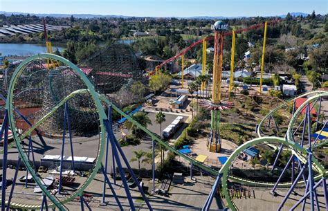 6 Flags Six Flags Hurricane Harbor Breq