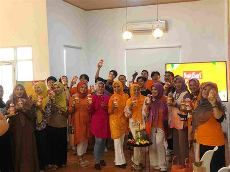 Nutrisari Rayakan 45 Tahun Hadirkan Kembali Kemasan Botol Kaca