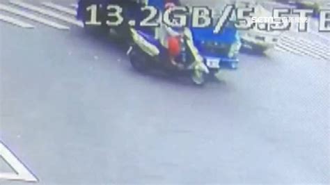「你快一點啦！」婦人騎車遭撞 2員警處理車禍竟當街互嗆 社會 三立新聞網 Setncom