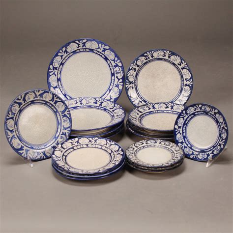 Lot 079 Sixteen Dedham Pottery Plates In The Rabbit” Pattern 4 Pcs 6