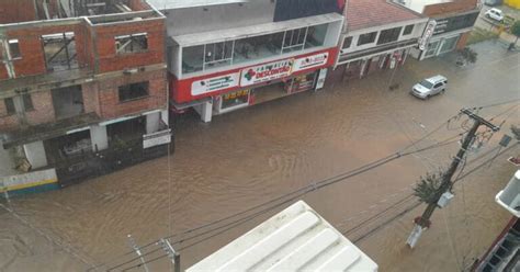 Chuva Forte Deixa Ruas Alagadas E Provoca Quedas De árvores Em Bairros