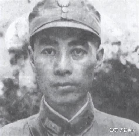 八路军帽子上的“两粒扣”，有什么作用？看完就知道有多高明了 知乎