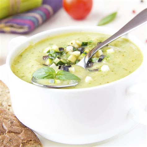 Recette Soupe de concombre froide à la menthe et yaourt