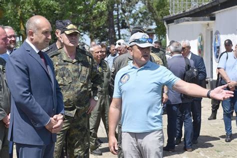 Румен Радев Едните лидери се скриха във фейсбук другите се разбягаха по селата трети хванаха