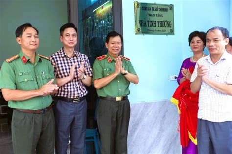 Công an TPHCM Hành trình theo bước chân những người anh hùng Home
