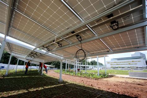 Foto Pemasangan Sonar Panel Surya Energi Baru Terbarukan Ebt Di Jakarta