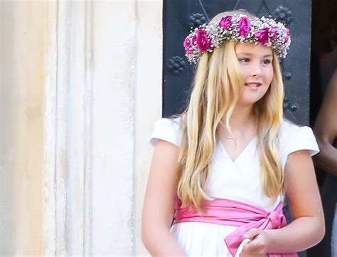 Amalia Hier Bruidsmeisje Op Het Huwelijk Van Haar Oom Juan Zorreguieta