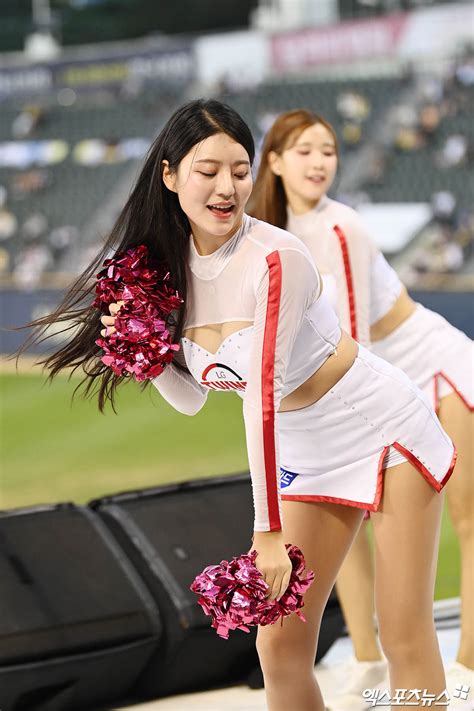 `경기장의 꽃` 치어리더 열전 치어리더 김이서 `청순 미모` 엑`s Hd포토 Zum 뉴스