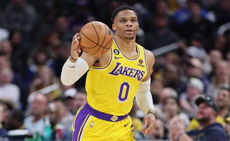 Nba推特回应潜在的拉塞尔·维斯特布鲁克德安杰洛拉塞尔交易“拉塞尔可以说比威斯布鲁克更糟糕” 球迷屋