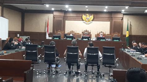 Terbukti Bersalah Hakim Vonis 3 Terdakwa Korupsi Pengadaan Pesawat