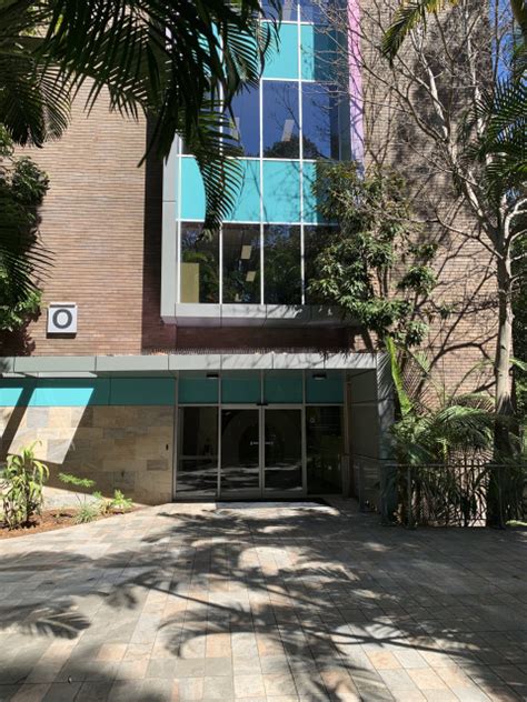 O Block At Qut Gardens Point — Studentvip