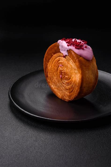 Round Puff Pastry Croissant With Raspberry Filling Or New York Roll