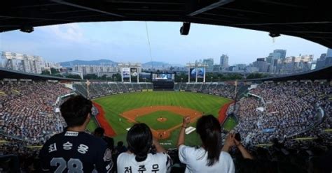 12년 만의 신기록 프로야구 역대 최소 경기 600만 관중 돌파