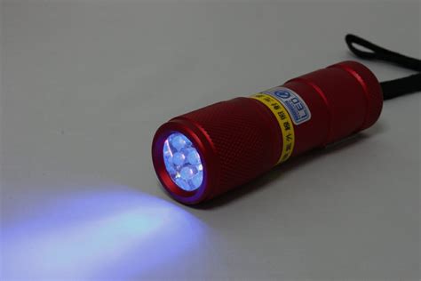 楽天市場日本製 UVレジン硬化用 LED UVライト 9灯 ボディ色レッドブラックライトのサウスウォーカー