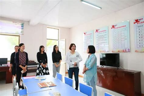 枣庄市妇联来滕督导留守儿童快乐成长活动站和家长学校建设工作