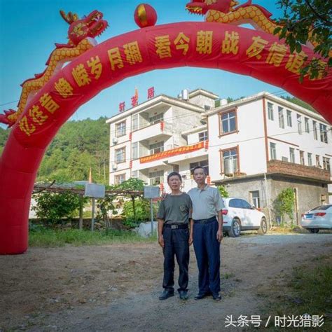 戰友聚會回憶崢嶸歲月熱淚盈眶 每日頭條
