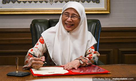 Photos Malaysias New Cabinet Ministers At Their Official First Day