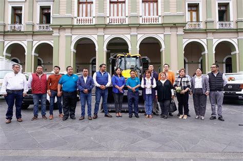 Entrega Presidente Juan Martínez Cinco Vehículos Para Servicio De