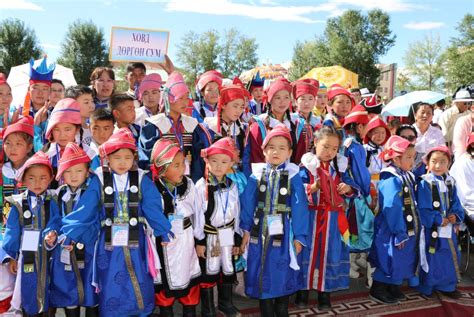 Бий биелгээний улсын анхдугаар наадам д 400 гаруй биелээч оролцож байна