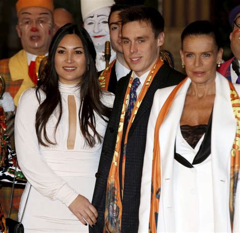 Stéphanie de Monaco bientôt grand mère sa belle fille Marie Ducruet affiche son ventre très