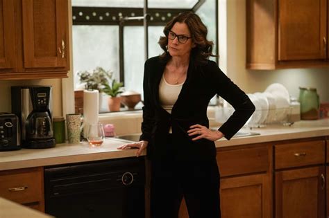 ‘single Drunk Female Ally Sheedy Talks Difficult Surprising Season 2