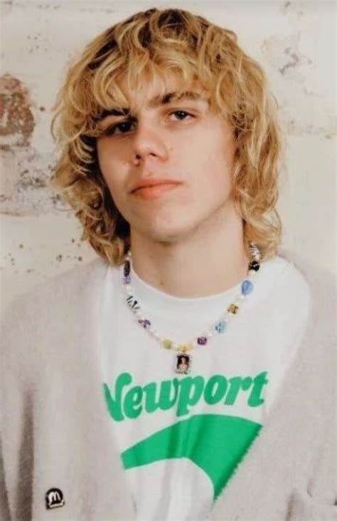 Pin By 🧸 On Tkl Pretty Boy Swag Long Curly Hair Men Attractive People