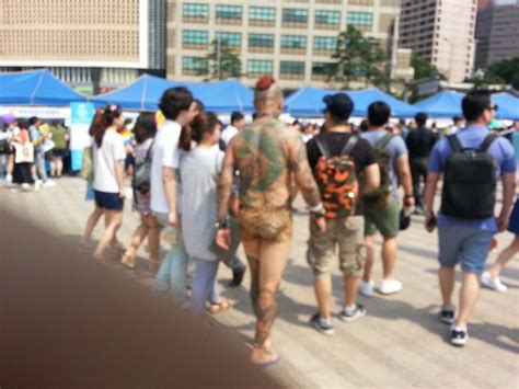 [브금] 오늘 서울에서 열린 게이축제  유머 움짤 이슈 에펨코리아