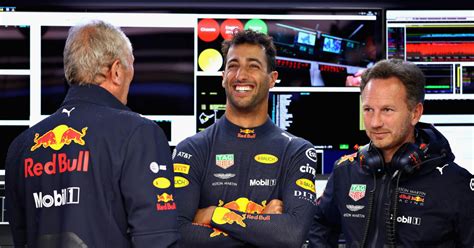 Horner Badly Advised Ricciardo Walked Away From Identical Verstappen