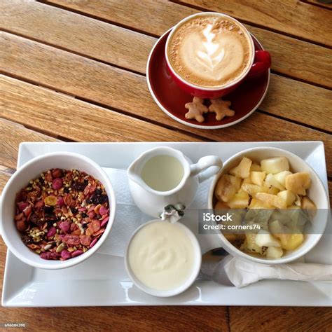 신선한 과일 및 커피 카페에서 아침 식사에 대 한 Muesli 시리얼 그 라 놀라 0명에 대한 스톡 사진 및 기타 이미지 0