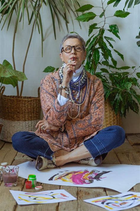 How To Dress Like An Artist 15 Outfit Ideas And Style Tips Artsy