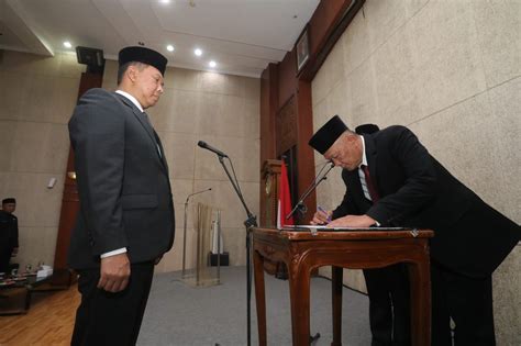 Pj Wali Kota Bandung Resmi Lantik Dharmawan Sebagai Penjabat Sekda Kota