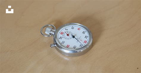 은색과 흰색 라운드 아날로그 시계 사진 Unsplash의 무료 스톱 워치 이미지