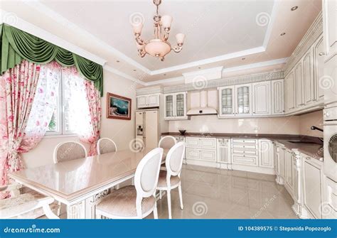 Large Comfortable Kitchen In The Middle Of The Kitchen A Massive