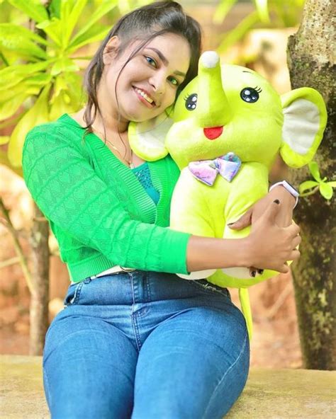 ලංකාවේ ලස්සනම කෙල්ලෝ Collection Elakiri