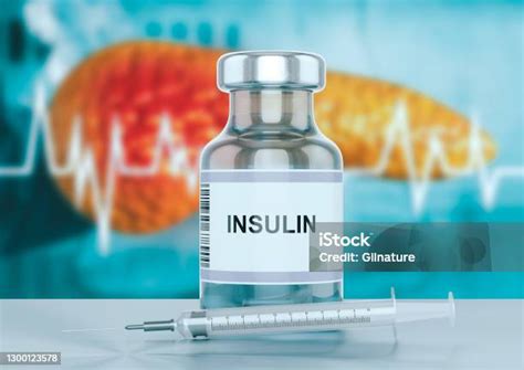 Botol Insulin Dan Jarum Suntik Di Bangku Rumah Sakit Dengan Pankreas Di