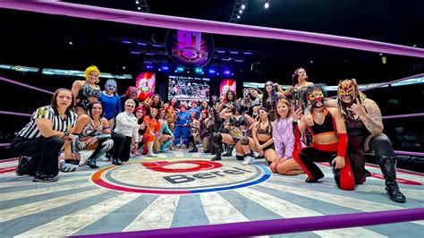 Celebración Y Empoderamiento Exitosa Función 100 Por Ciento Femenil