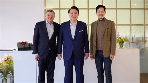 尹 대통령 부부 넷플릭스 Ceo·배우 이정재와 오찬