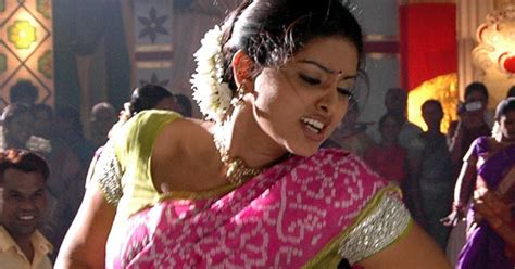 Other Actresses Tamil Actress Sneha Navel Showing In Saree Very Sexy