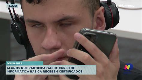 Alunos Que Participaram De Curso De Informática Básica Recebem Certificados
