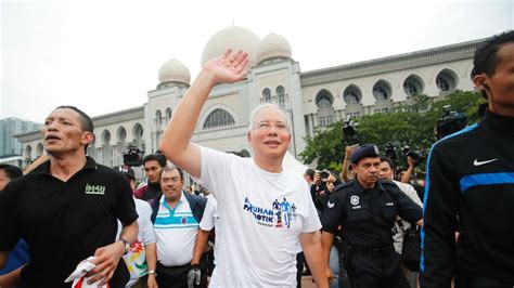 Malaysian Pm Dissolves Parliament Ahead Of Election Abc News