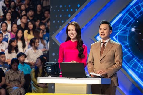 Chung kết năm Đường Lên Đỉnh Olympia Vòng nguyệt quế dát vàng lộ diện lần đầu tiên xuất
