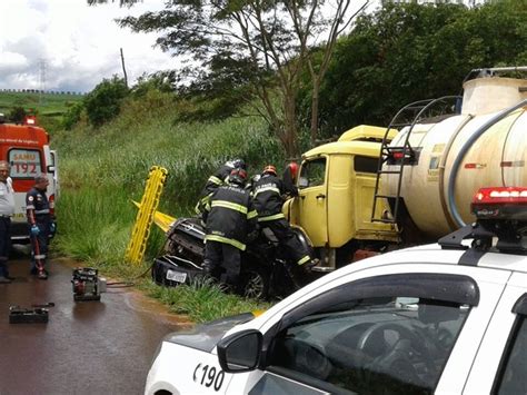 G1 Casal Morre Após Acidente Entre Caminhão E Carro Em Rodovia De Jaú