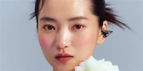 キム・テリ、多彩な魅力溢れるファッショングラビアを公開花より輝く美貌 Kstyle