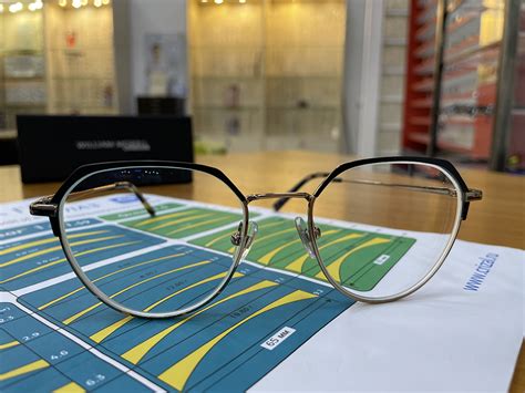 Очки на заказ William Morris с линзами Essilor Orma 1 5 Crizal Sapphire