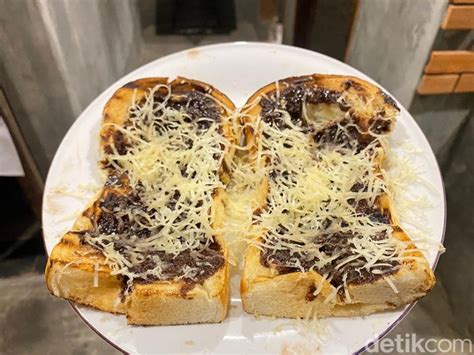 Nongkrong Seru Makan Mie Instan Aneka Topping Di Warkop Vintage