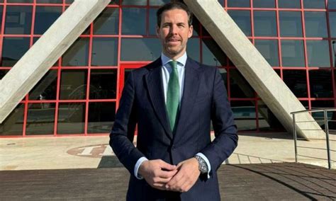 Víctor Luque Coge El Timón De Trops Fyh Revista