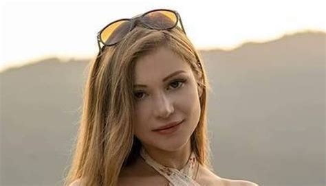 Slim Girls 32 Pics